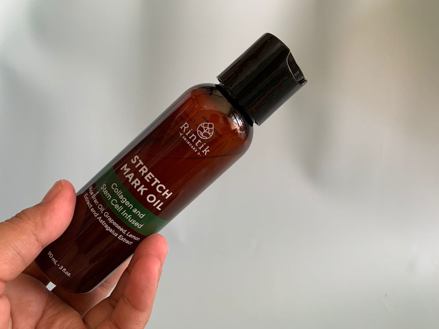 √Rintik Stretch Mark Oil, Cara Alami Mengatasi Stretch Mark